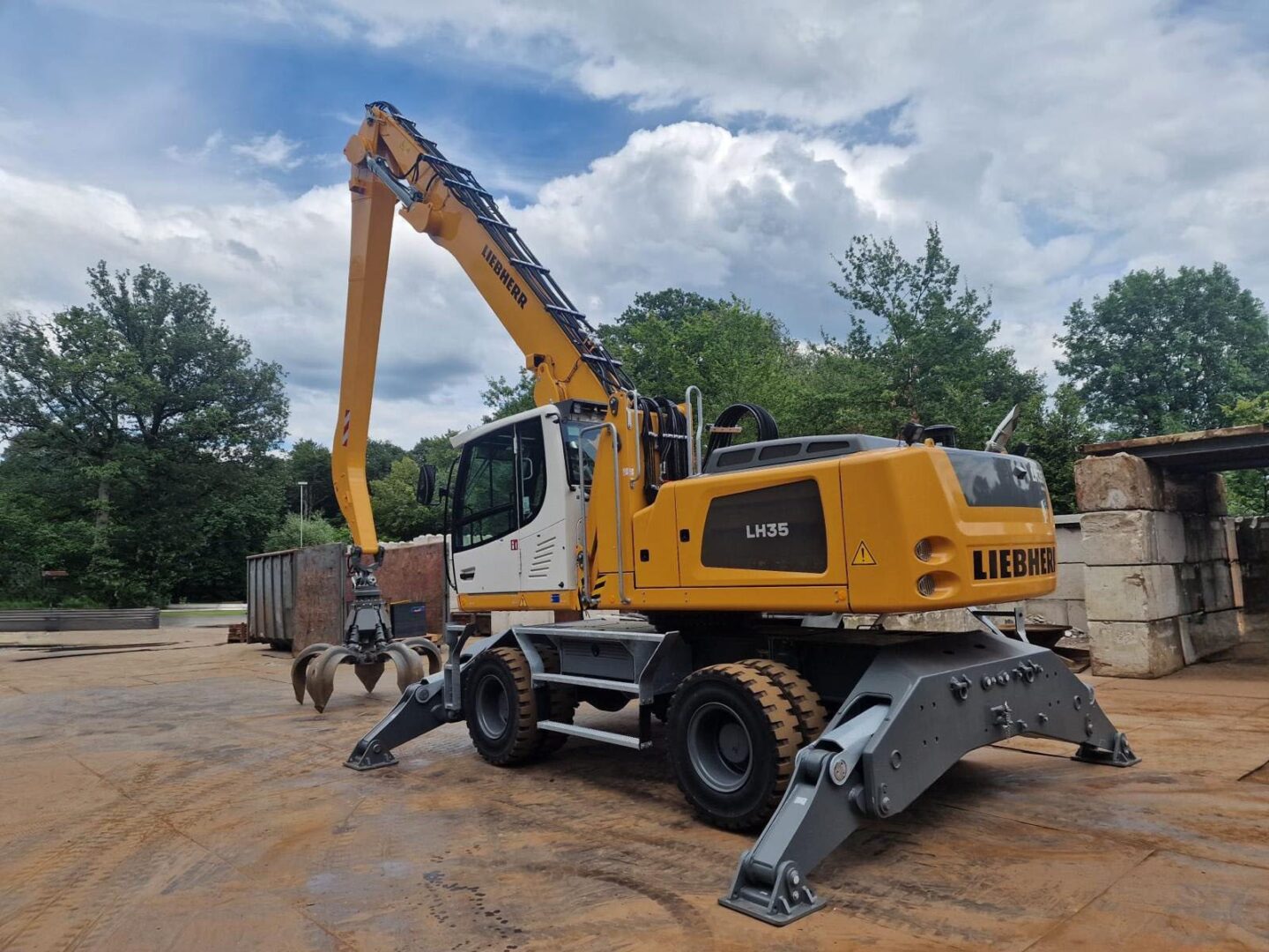 Used Wheeled Material Handlers for Sale - Buy with FindEQ